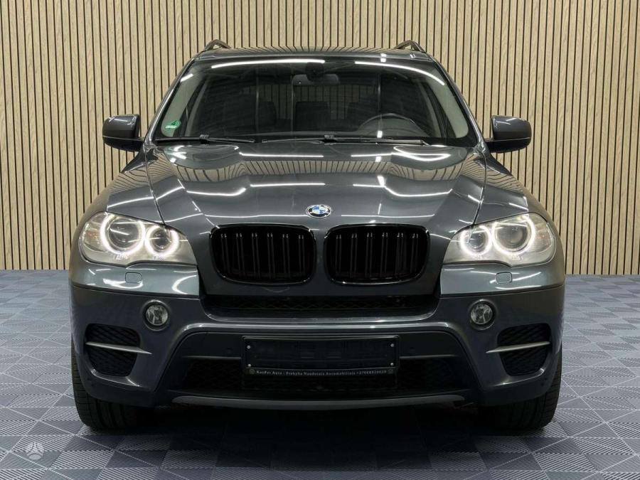 Grey BMW X5 2010 in Marijampole, with an engine capacity of 2.99 L and mileage of 264 thousand km for 10350 €, photo 5 on AUTOMOTO.COM.LV
