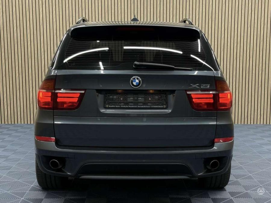 Grey BMW X5 2010 in Marijampole, with an engine capacity of 2.99 L and mileage of 264 thousand km for 10350 €, photo 8 on AUTOMOTO.COM.LV