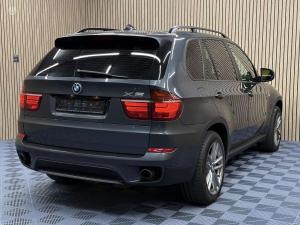Grey BMW X5 2010 in Marijampole, with an engine capacity of 2.99 L and mileage of 264 thousand km for 10350 €, photo 9 on AUTOMOTO.COM.LV