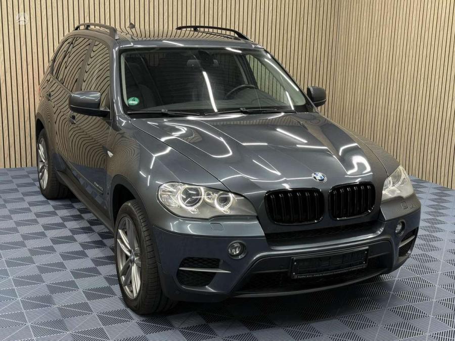 Grey BMW X5 2010 in Marijampole, with an engine capacity of 2.99 L and mileage of 264 thousand km for 10350 €, photo 10 on AUTOMOTO.COM.LV