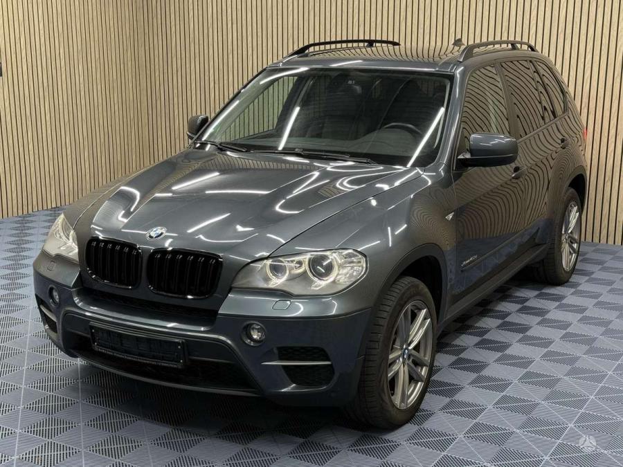 Grey BMW X5 2010 in Marijampole, with an engine capacity of 2.99 L and mileage of 264 thousand km for 10350 €, photo 11 on AUTOMOTO.COM.LV
