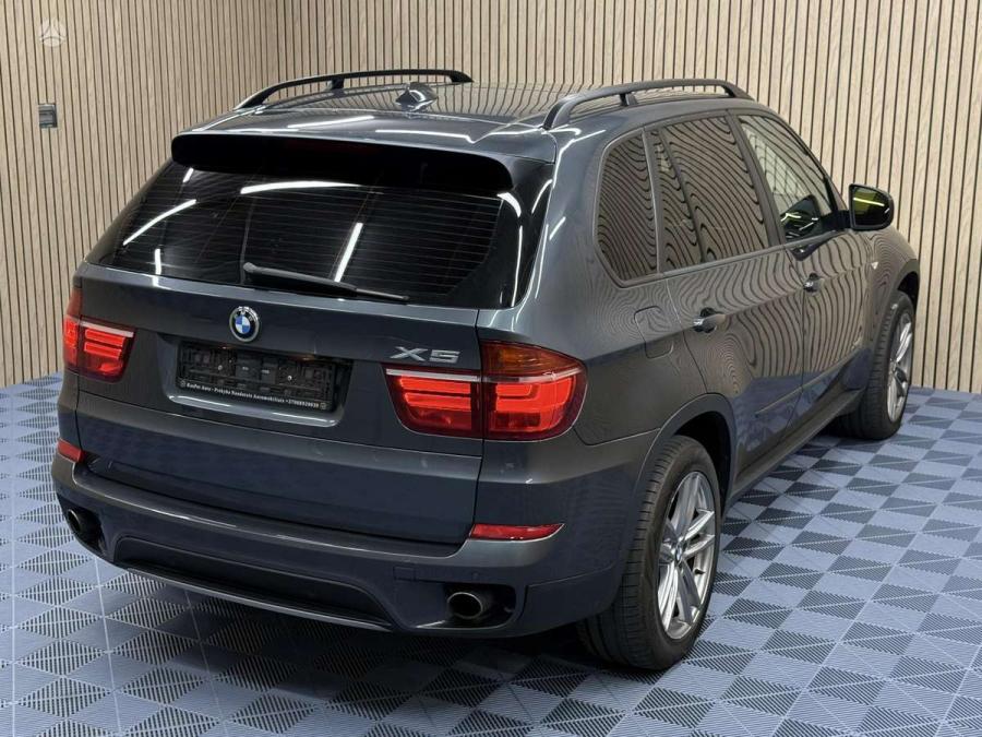 Grey BMW X5 2010 in Marijampole, with an engine capacity of 2.99 L and mileage of 264 thousand km for 10350 €, photo 13 on AUTOMOTO.COM.LV