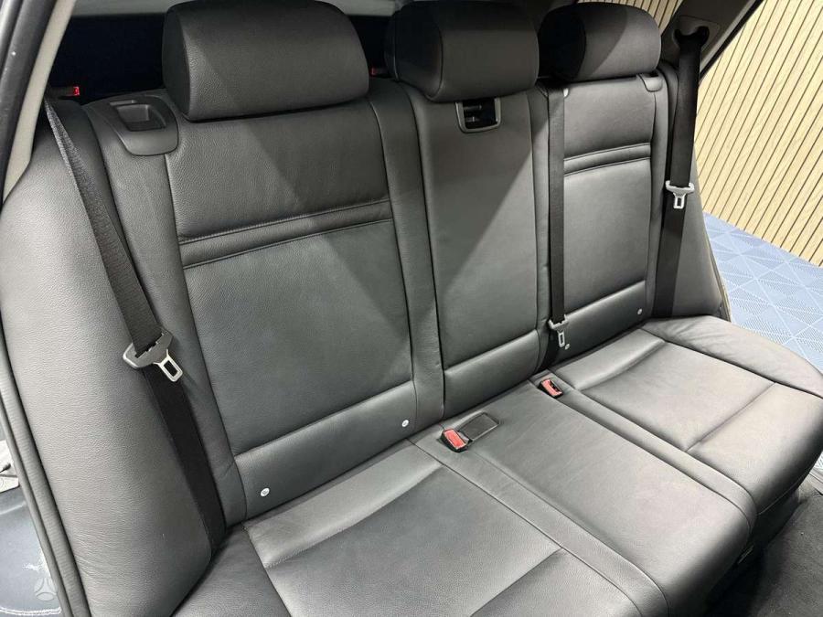 Grey BMW X5 2010 in Marijampole, with an engine capacity of 2.99 L and mileage of 264 thousand km for 10350 €, photo 18 on AUTOMOTO.COM.LV