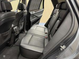 Grey BMW X5 2010 in Marijampole, with an engine capacity of 2.99 L and mileage of 264 thousand km for 10350 €, photo 19 on AUTOMOTO.COM.LV