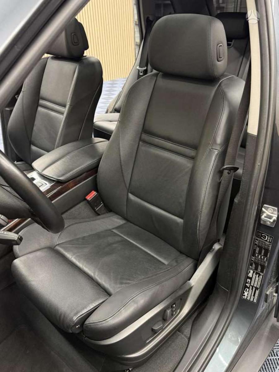 Grey BMW X5 2010 in Marijampole, with an engine capacity of 2.99 L and mileage of 264 thousand km for 10350 €, photo 20 on AUTOMOTO.COM.LV