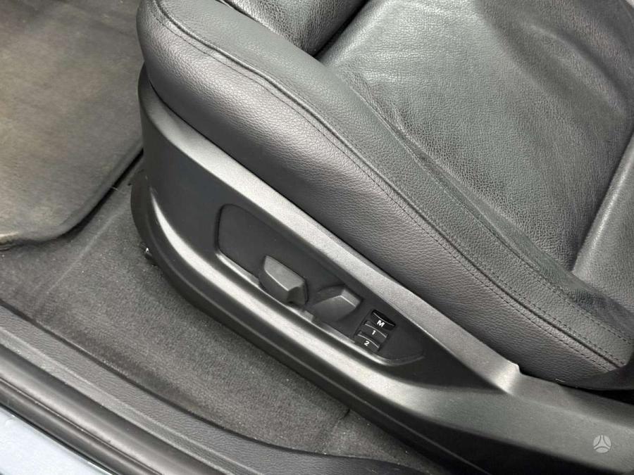 Grey BMW X5 2010 in Marijampole, with an engine capacity of 2.99 L and mileage of 264 thousand km for 10350 €, photo 21 on AUTOMOTO.COM.LV