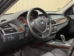 Grey BMW X5 2010 in Marijampole, with an engine capacity of 2.99 L and mileage of 264 thousand km for 10350 €, photo 24 on AUTOMOTO.COM.LV