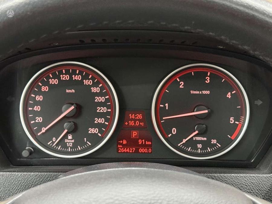 Grey BMW X5 2010 in Marijampole, with an engine capacity of 2.99 L and mileage of 264 thousand km for 10350 €, photo 27 on AUTOMOTO.COM.LV