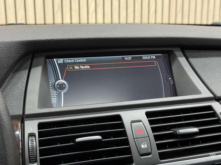 Grey BMW X5 2010 in Marijampole, with an engine capacity of 2.99 L and mileage of 264 thousand km for 10350 €, photo 30 on AUTOMOTO.COM.LV