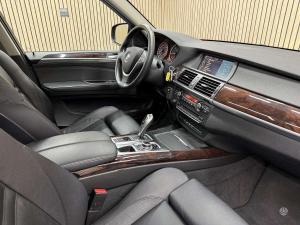 Grey BMW X5 2010 in Marijampole, with an engine capacity of 2.99 L and mileage of 264 thousand km for 10350 €, photo 34 on AUTOMOTO.COM.LV