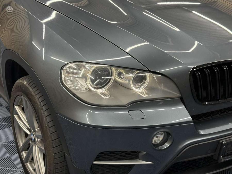 Grey BMW X5 2010 in Marijampole, with an engine capacity of 2.99 L and mileage of 264 thousand km for 10350 €, photo 35 on AUTOMOTO.COM.LV