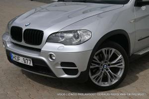 Pelēks BMW X5 2010 Kretinga, ar dzinēja tilpumu 2.98 L un nobraukumu 255 tūkst. km par 10899 €, foto 5 vietnē AUTOMOTO.COM.LV