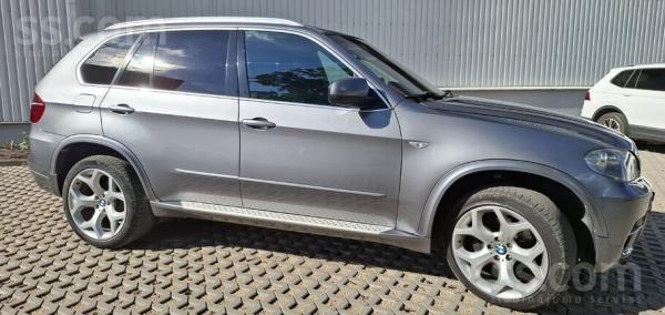 Pelēks BMW X5 2010 Rīga, ar dzinēja tilpumu 3.00 L un nobraukumu 295 tūkst. km par 11999 €, foto 5 vietnē AUTOMOTO.COM.LV