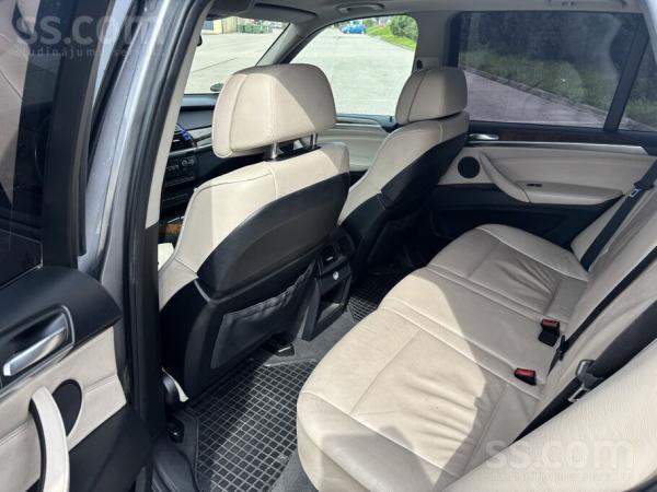 Grey BMW X5 2010 in Talsi, with an engine capacity of 3.00 L and mileage of 372 thousand km for 9200 €, photo 7 on AUTOMOTO.COM.LV