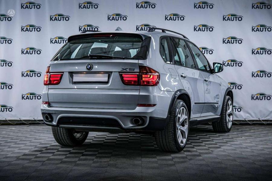 Pelēks BMW X5 2010 Kauņa, ar dzinēja tilpumu 3.00 L un nobraukumu 316 tūkst. km par 9990 €, foto 4 vietnē AUTOMOTO.COM.LV