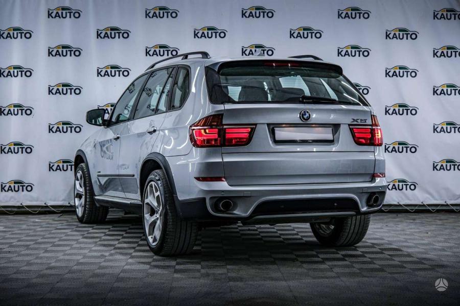 Pelēks BMW X5 2010 Kauņa, ar dzinēja tilpumu 3.00 L un nobraukumu 316 tūkst. km par 9990 €, foto 5 vietnē AUTOMOTO.COM.LV