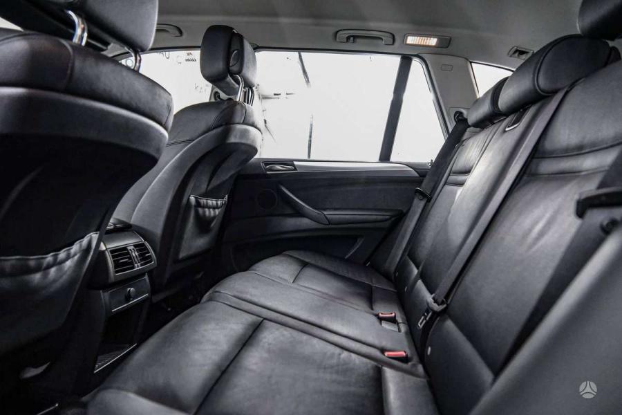 Pelēks BMW X5 2010 Kauņa, ar dzinēja tilpumu 3.00 L un nobraukumu 316 tūkst. km par 9990 €, foto 10 vietnē AUTOMOTO.COM.LV