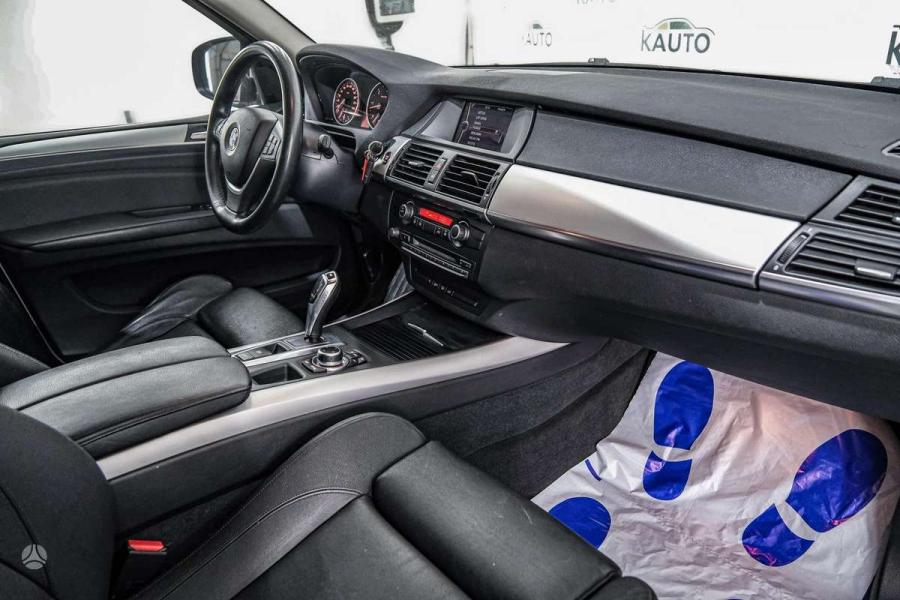 Pelēks BMW X5 2010 Kauņa, ar dzinēja tilpumu 3.00 L un nobraukumu 316 tūkst. km par 9990 €, foto 12 vietnē AUTOMOTO.COM.LV
