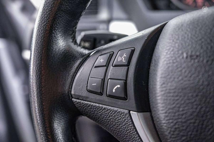 Pelēks BMW X5 2010 Kauņa, ar dzinēja tilpumu 3.00 L un nobraukumu 316 tūkst. km par 9990 €, foto 18 vietnē AUTOMOTO.COM.LV