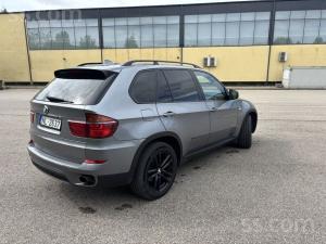 Pelēks BMW X5 2010 Talsi, ar dzinēja tilpumu 3.00 L un nobraukumu 372 tūkst. km par 8500 €, foto 4 vietnē AUTOMOTO.COM.LV