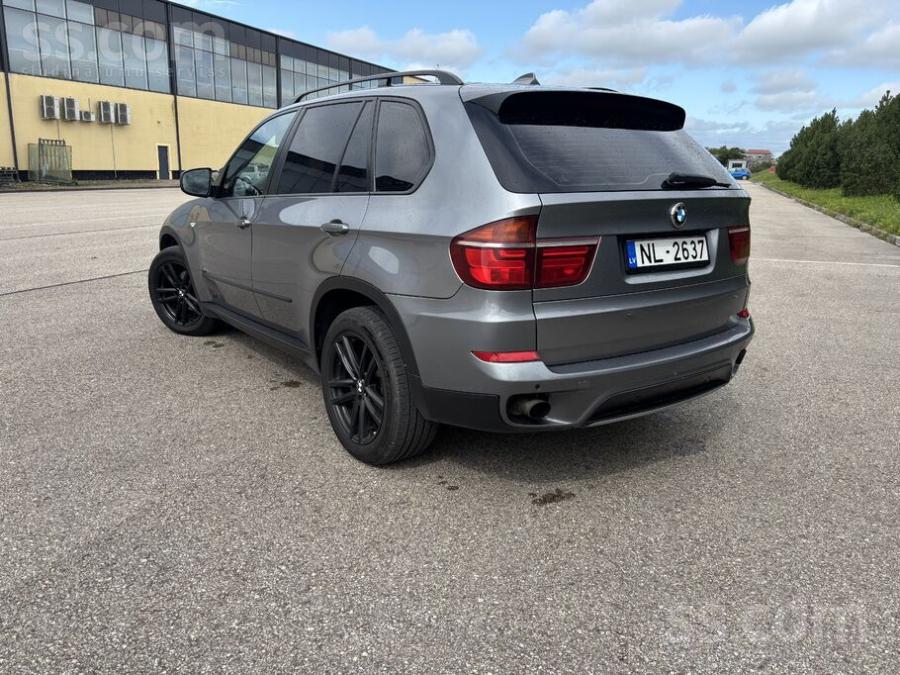 Pelēks BMW X5 2010 Talsi, ar dzinēja tilpumu 3.00 L un nobraukumu 372 tūkst. km par 8500 €, foto 5 vietnē AUTOMOTO.COM.LV