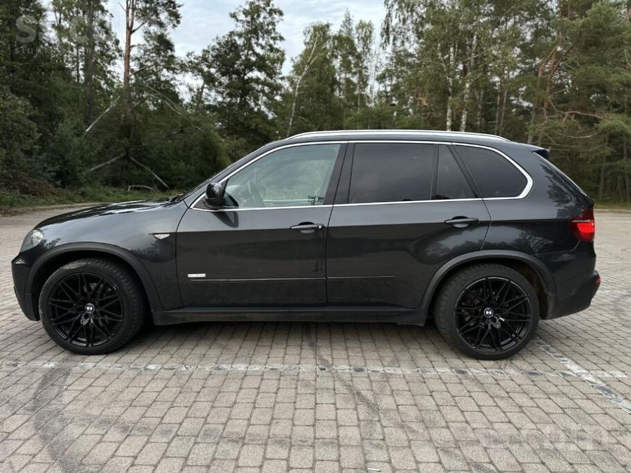 Pelēks BMW X5 2010 Rīga, ar dzinēja tilpumu 3.00 L un nobraukumu 361 tūkst. km par 9800 €, foto 4 vietnē AUTOMOTO.COM.LV