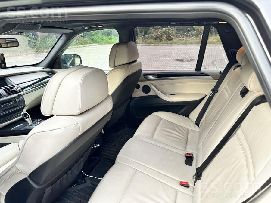 Pelēks BMW X5 2010 Rīga, ar dzinēja tilpumu 3.00 L un nobraukumu 361 tūkst. km par 9800 €, foto 10 vietnē AUTOMOTO.COM.LV