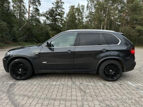 BMW X5 2010 in Riga on AUTOMOTO.COM.LV Grey BMW X5 2010 in Riga, with an engine capacity of 3.00 L and mileage of 361 thousand km for 9800 €, photo 4 on AUTOMOTO.COM.LV