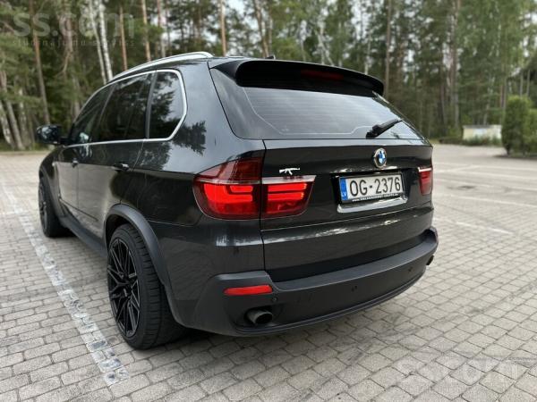 BMW X5 2010 in Riga on AUTOMOTO.COM.LV Grey BMW X5 2010 in Riga, with an engine capacity of 3.00 L and mileage of 361 thousand km for 9800 €, photo 6 on AUTOMOTO.COM.LV