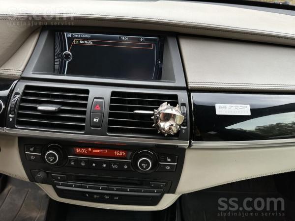 BMW X5 2010 in Riga on AUTOMOTO.COM.LV Grey BMW X5 2010 in Riga, with an engine capacity of 3.00 L and mileage of 361 thousand km for 9800 €, photo 9 on AUTOMOTO.COM.LV