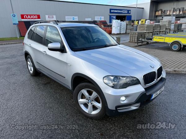 BMW X5 2010 in Tallinn on AUTOMOTO.COM.LV Grey BMW X5 2010 in Tallinn, with an engine capacity of 3.00 L and mileage of 274 thousand km for 7500 €, photo 3 on AUTOMOTO.COM.LV