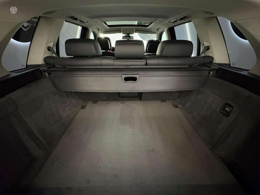 Grey BMW X5 2010 in Marijampole, with an engine capacity of 2.99 L and mileage of 320 thousand km for 10200 €, photo 11 on AUTOMOTO.COM.LV
