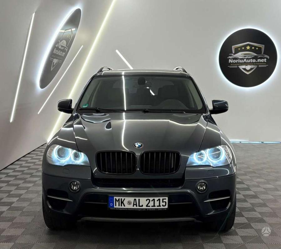 Grey BMW X5 2010 in Marijampole, with an engine capacity of 2.99 L and mileage of 320 thousand km for 10200 €, photo 14 on AUTOMOTO.COM.LV