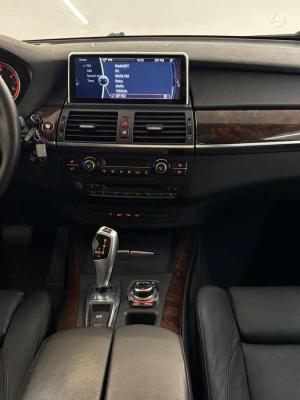 Grey BMW X5 2010 in Marijampole, with an engine capacity of 2.99 L and mileage of 320 thousand km for 10200 €, photo 25 on AUTOMOTO.COM.LV