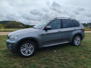 Grey BMW X5 2010 in Kaunas, with an engine capacity of 3.00 L and mileage of 300 thousand km for 6999 €, photo 4 on AUTOMOTO.COM.LV