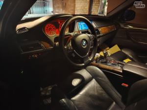 Grey BMW X5 2010 in Kaunas, with an engine capacity of 3.00 L and mileage of 300 thousand km for 6999 €, photo 9 on AUTOMOTO.COM.LV