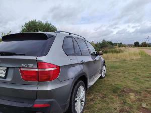 Pelēks BMW X5 2010 Kauņa, ar dzinēja tilpumu 3.00 L un nobraukumu 300 tūkst. km par 6999 €, foto 3 vietnē AUTOMOTO.COM.LV