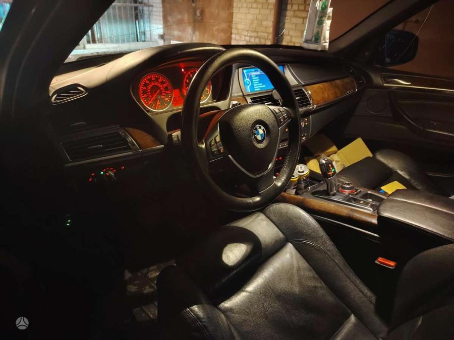 Pelēks BMW X5 2010 Kauņa, ar dzinēja tilpumu 3.00 L un nobraukumu 300 tūkst. km par 6999 €, foto 9 vietnē AUTOMOTO.COM.LV