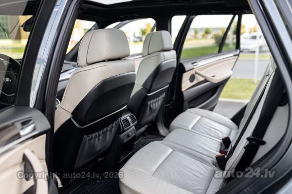 Pelēks BMW X5 2010 Tallina, ar dzinēja tilpumu 3.00 L un nobraukumu 255 tūkst. km par 11499 €, foto 9 vietnē AUTOMOTO.COM.LV