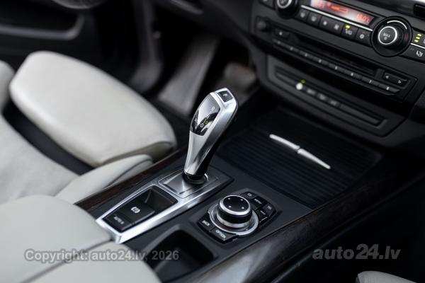 Pelēks BMW X5 2010 Tallina, ar dzinēja tilpumu 3.00 L un nobraukumu 255 tūkst. km par 11499 €, foto 10 vietnē AUTOMOTO.COM.LV