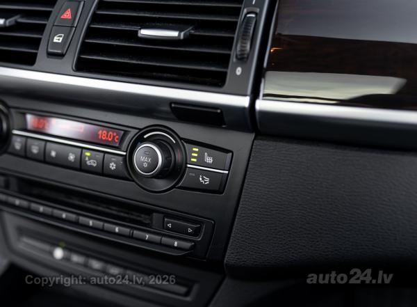 Pelēks BMW X5 2010 Tallina, ar dzinēja tilpumu 3.00 L un nobraukumu 255 tūkst. km par 11499 €, foto 11 vietnē AUTOMOTO.COM.LV