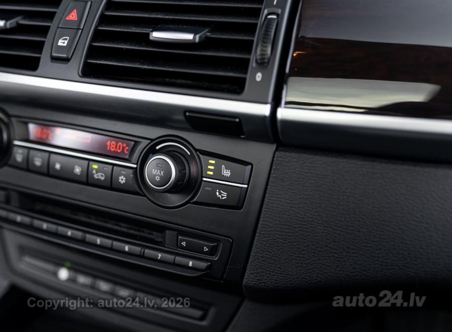 Pelēks BMW X5 2010 Tallina, ar dzinēja tilpumu 3.00 L un nobraukumu 255 tūkst. km par 11499 €, foto 11 vietnē AUTOMOTO.COM.LV