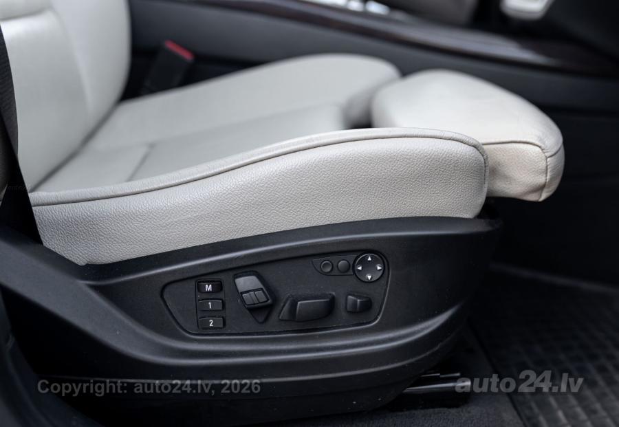 Pelēks BMW X5 2010 Tallina, ar dzinēja tilpumu 3.00 L un nobraukumu 255 tūkst. km par 11499 €, foto 15 vietnē AUTOMOTO.COM.LV