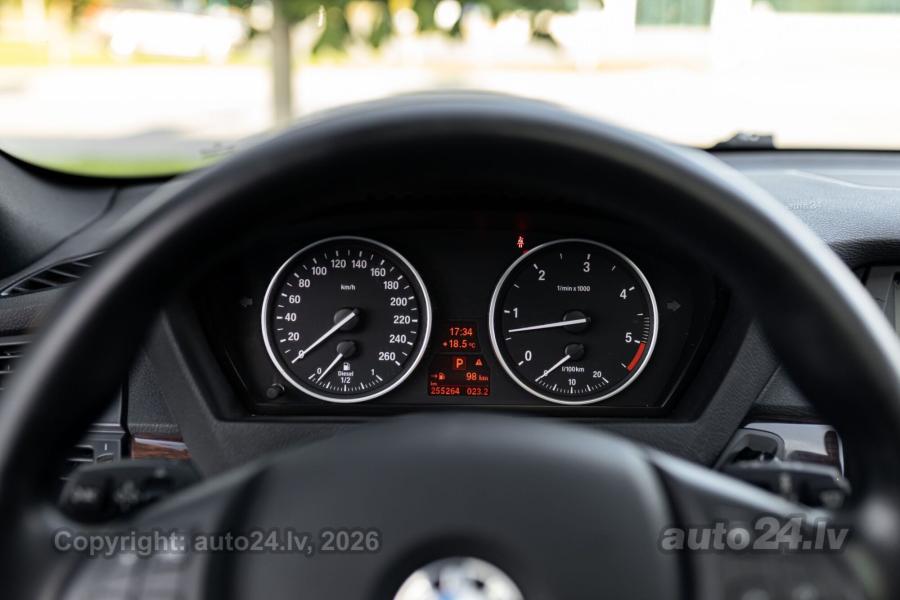 Pelēks BMW X5 2010 Tallina, ar dzinēja tilpumu 3.00 L un nobraukumu 255 tūkst. km par 11499 €, foto 17 vietnē AUTOMOTO.COM.LV