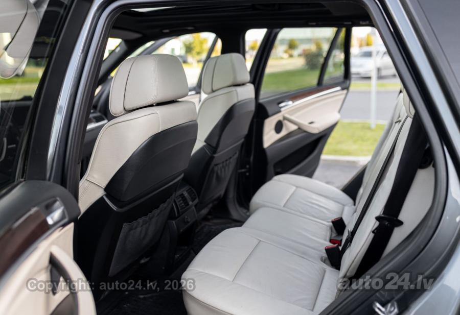 Pelēks BMW X5 2010 Tallina, ar dzinēja tilpumu 3.00 L un nobraukumu 255 tūkst. km par 11499 €, foto 25 vietnē AUTOMOTO.COM.LV
