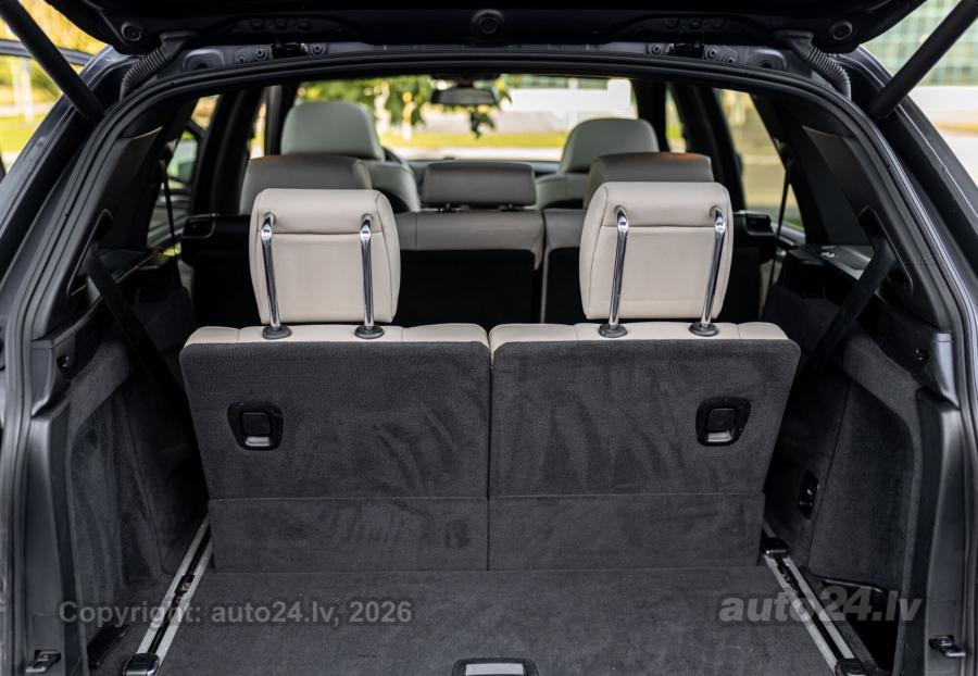 Pelēks BMW X5 2010 Tallina, ar dzinēja tilpumu 3.00 L un nobraukumu 255 tūkst. km par 11499 €, foto 26 vietnē AUTOMOTO.COM.LV