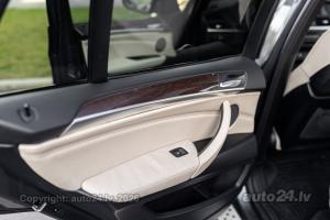 Pelēks BMW X5 2010 Tallina, ar dzinēja tilpumu 3.00 L un nobraukumu 255 tūkst. km par 11499 €, foto 27 vietnē AUTOMOTO.COM.LV