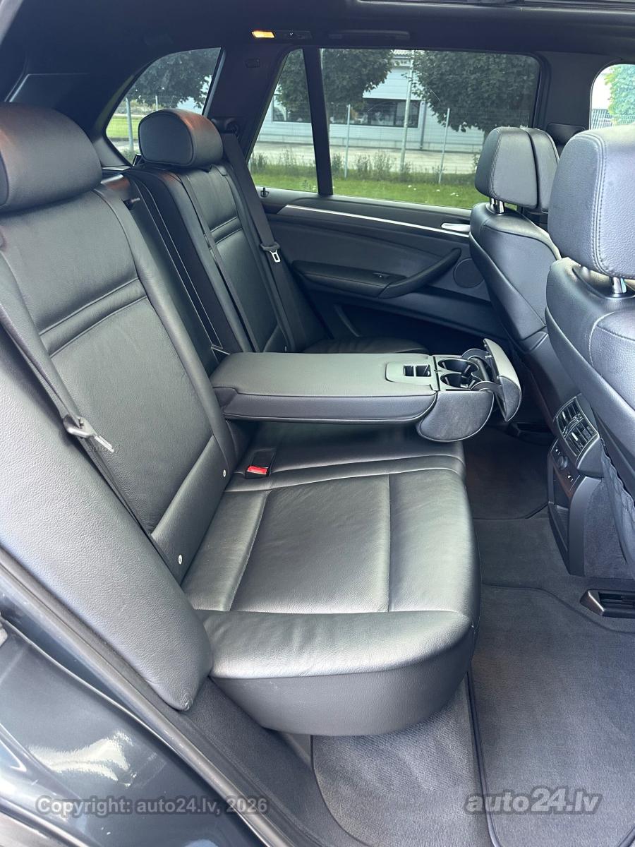Pelēks BMW X5 2010 Tartu, ar dzinēja tilpumu 3.00 L un nobraukumu 266 tūkst. km par 12499 €, foto 18 vietnē AUTOMOTO.COM.LV