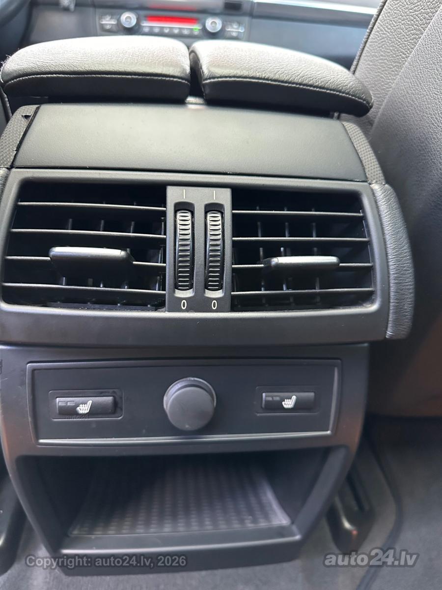 Pelēks BMW X5 2010 Tartu, ar dzinēja tilpumu 3.00 L un nobraukumu 266 tūkst. km par 12499 €, foto 26 vietnē AUTOMOTO.COM.LV
