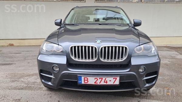 Pelēks BMW X5 2010 Ogre, ar dzinēja tilpumu 3.00 L un nobraukumu 299 tūkst. km par 10350 €, foto 4 vietnē AUTOMOTO.COM.LV